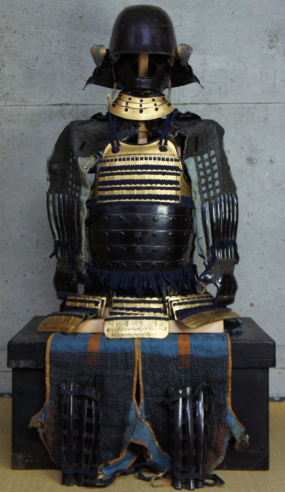 Antique Samurai Yoroi armor original 1700 hand made with box Kabuto | eBay